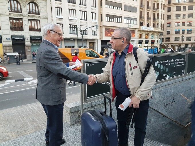 Joan Ribó explica a pie de calle que Compromís es la garantía para ...