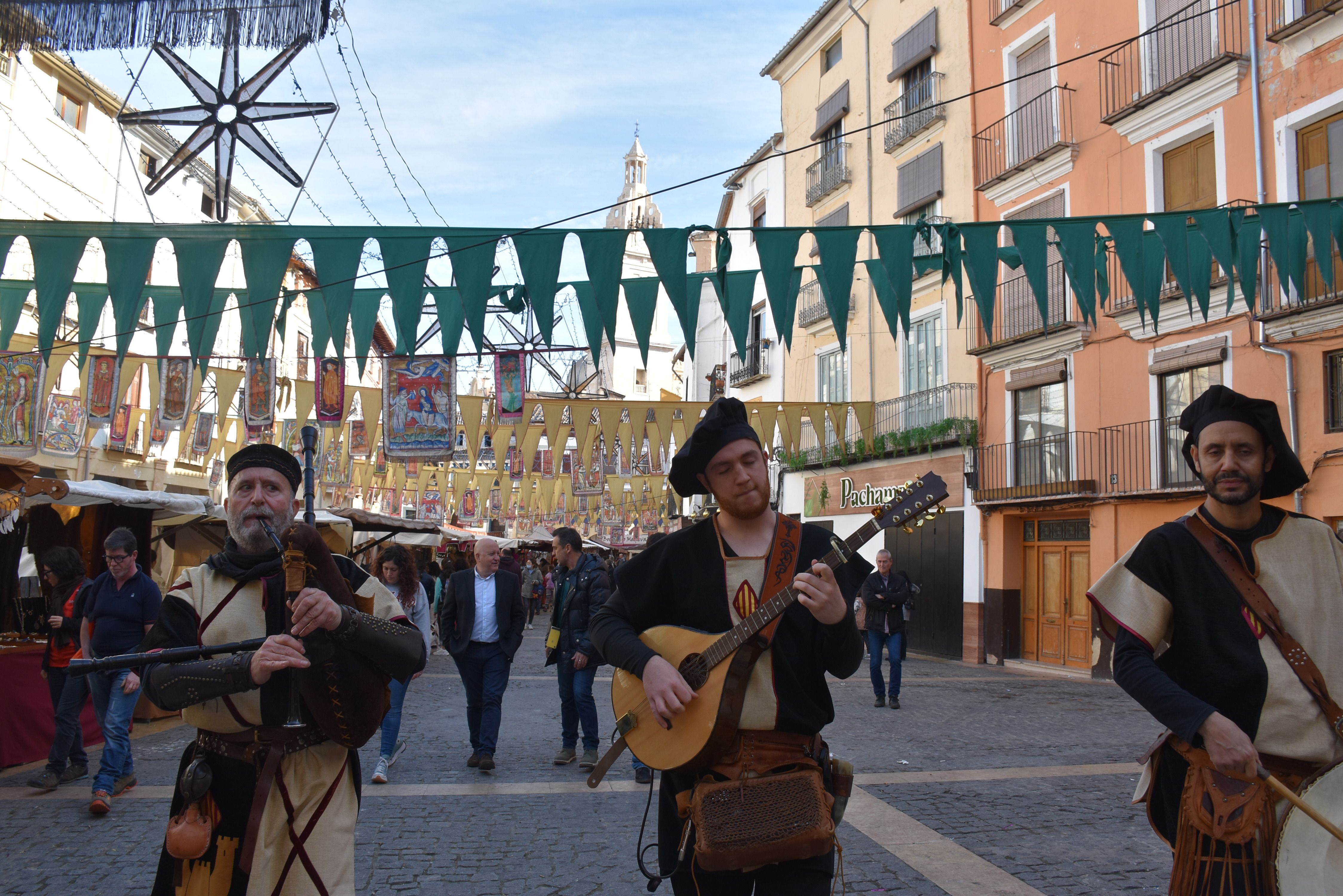 El Mercado Medieval de Xàtiva ambienta su centro histórico con ...
