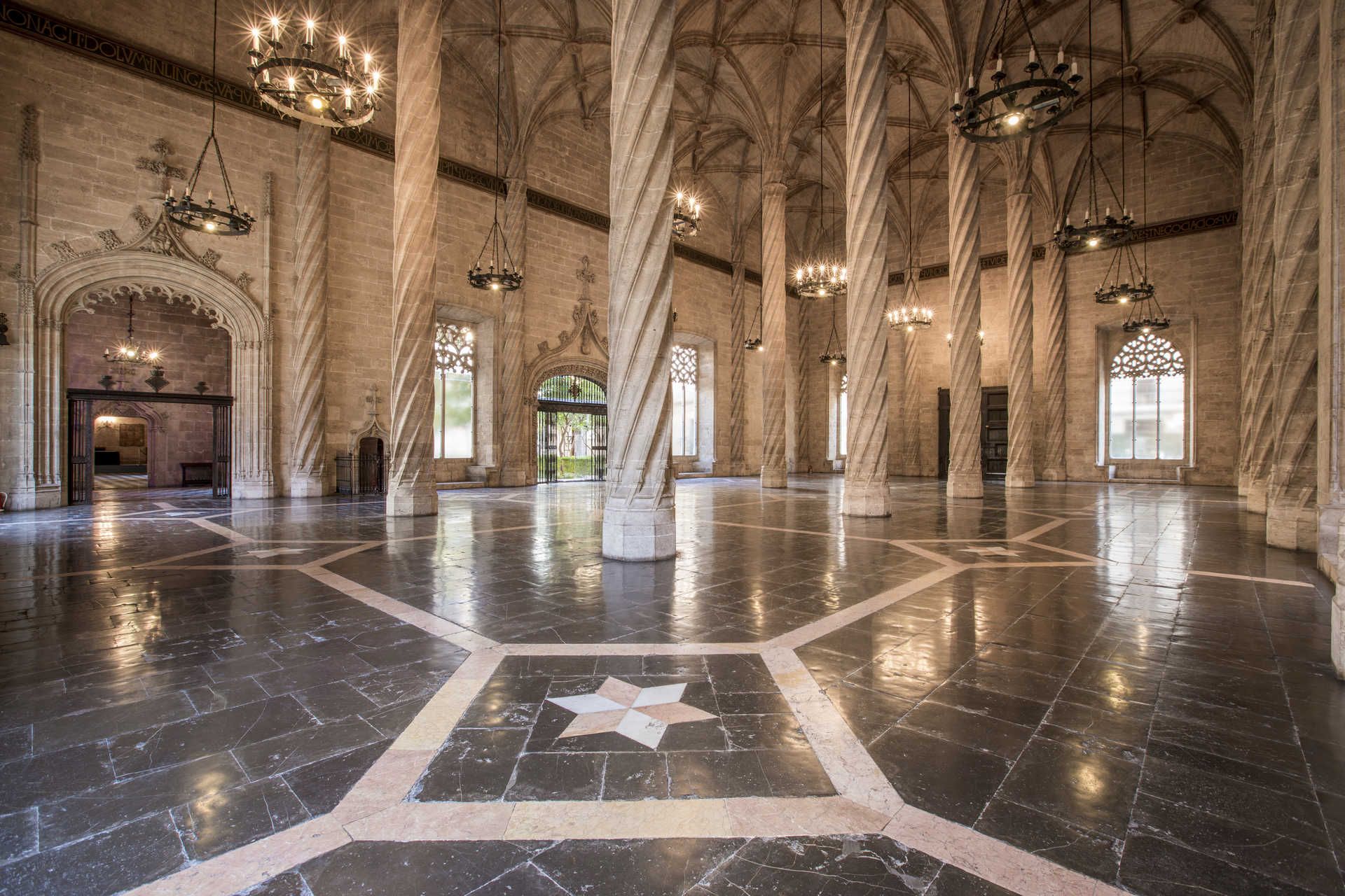 La Lonja de la Seda de València organiza visitas gratuitas nocturnas ...
