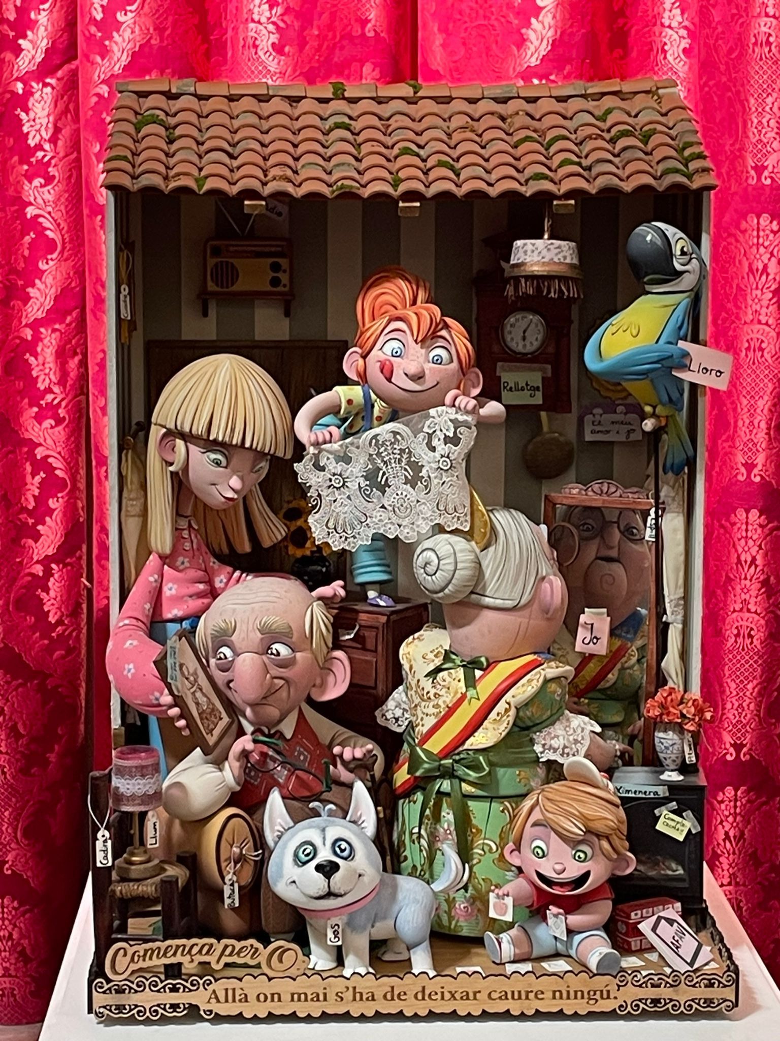 El Salón de Cristal de Valencia acoge la exposición de los Ninots ...