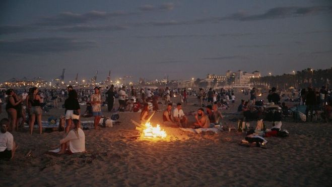 Guía completa para la noche de San Juan en Valencia 2025: horarios, hogueras y cómo llegar