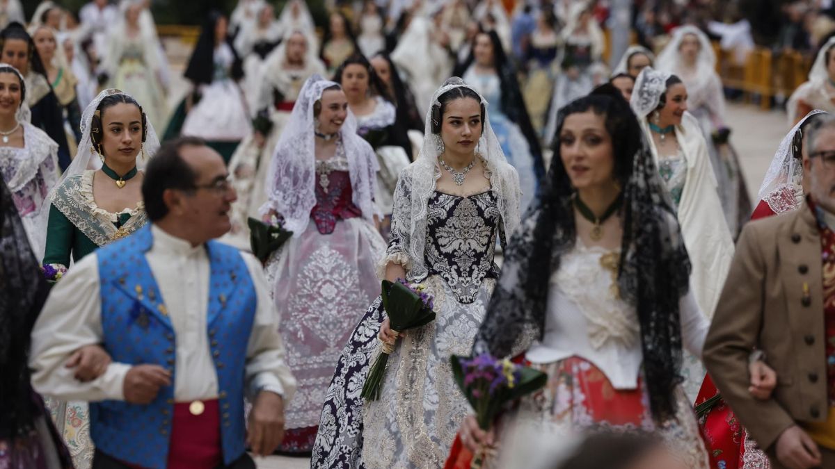 La Ofrenda se queda pequeña: Valencia sopesa un cambio histórico en las ...